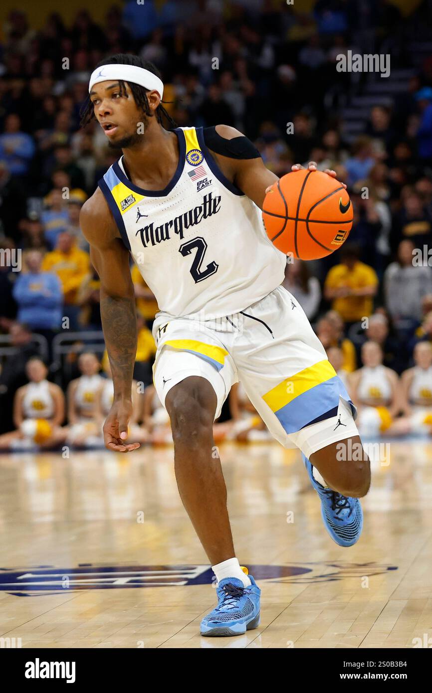 MILWAUKEE, WI - DECEMBER 18: Marquette Golden Eagles guard Chase Ross ...