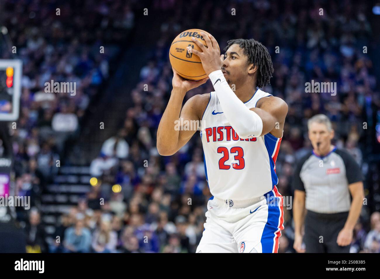Detroit Pistons guard Jaden Ivey (23) prepares to shoot a 3-point ...