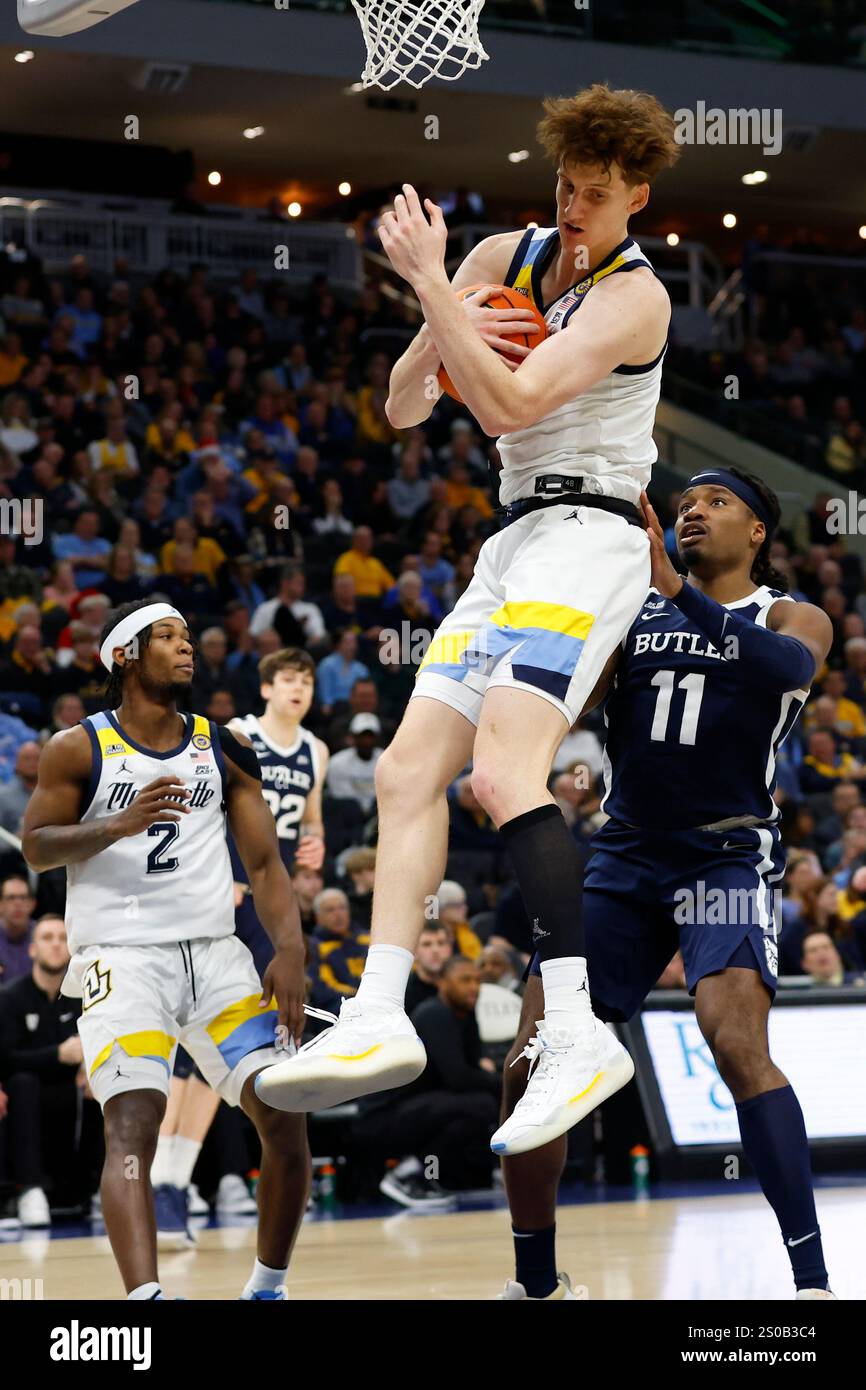 MILWAUKEE, WI - DECEMBER 18: Marquette Golden Eagles forward Ben Gold ...