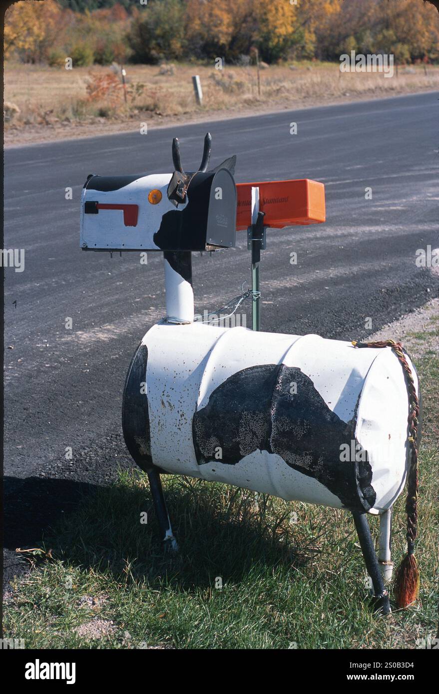 Cow mailbox hi-res stock photography and images - Alamy