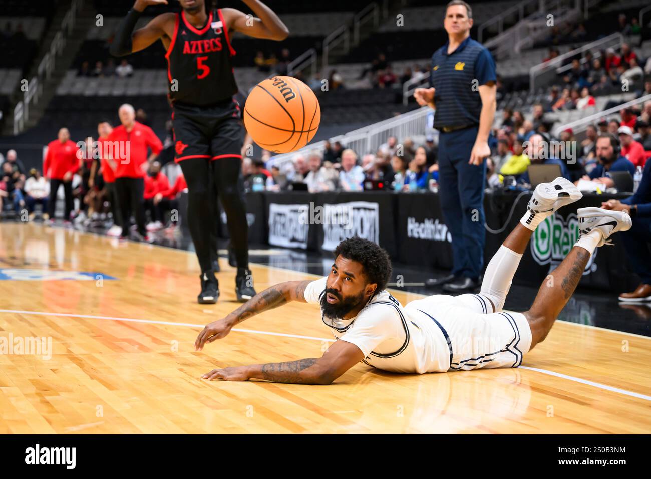 SAN JOSE, CA - DECEMBER 21: California Golden Bears guard Jovan ...