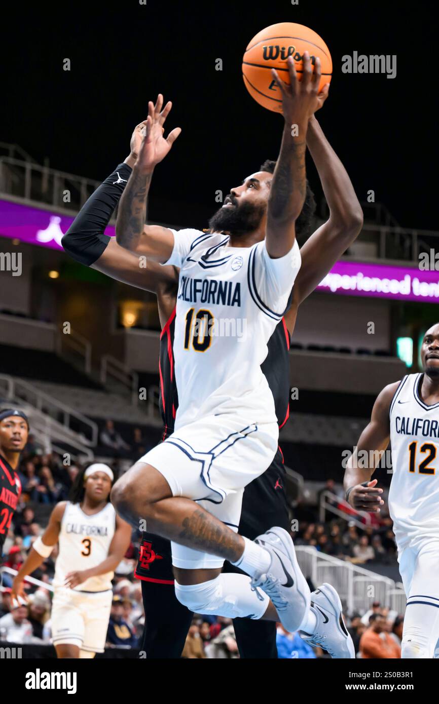 SAN JOSE, CA - DECEMBER 21: California Golden Bears guard Jovan ...