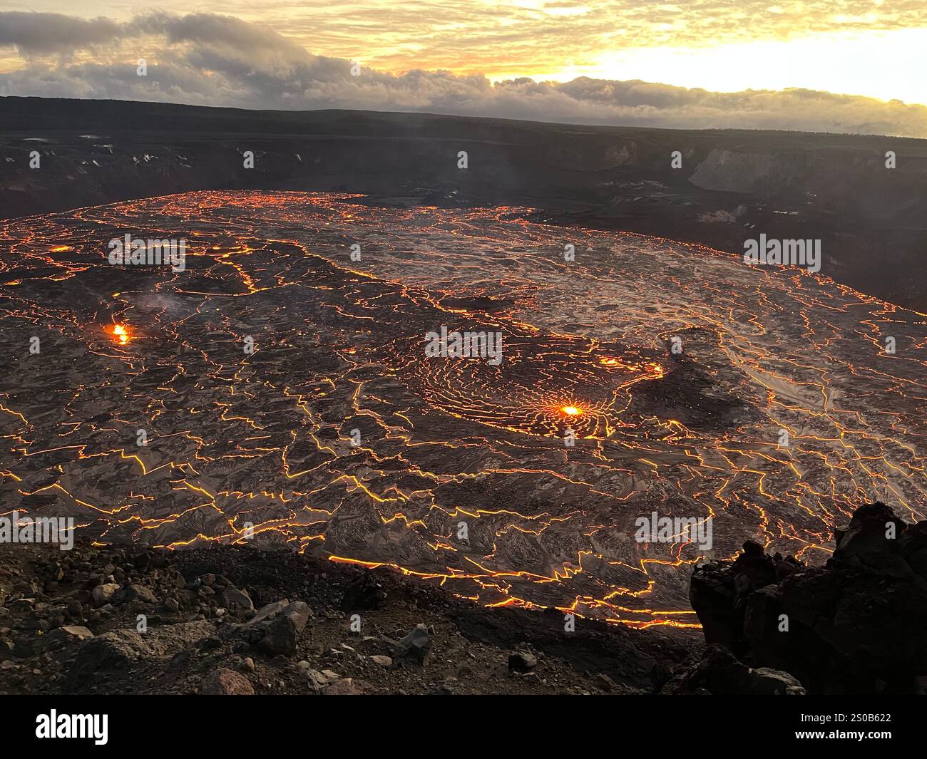 Big Island, Hawaii, USA. 23rd Dec, 2024. The lake of active lava in the summit caldera of ...