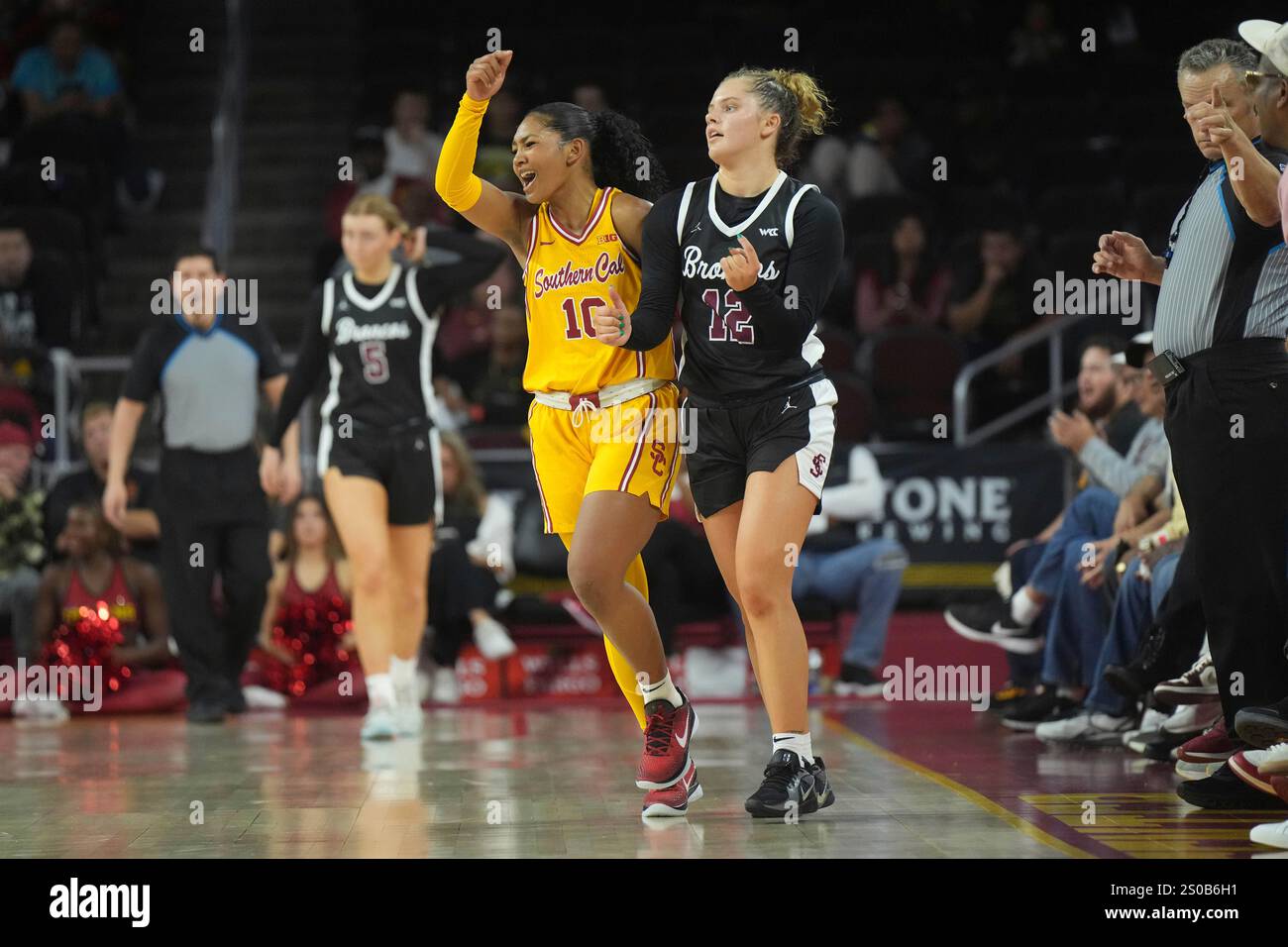 Southern California Trojans guard Malia Samuels (10) and Santa Clara ...