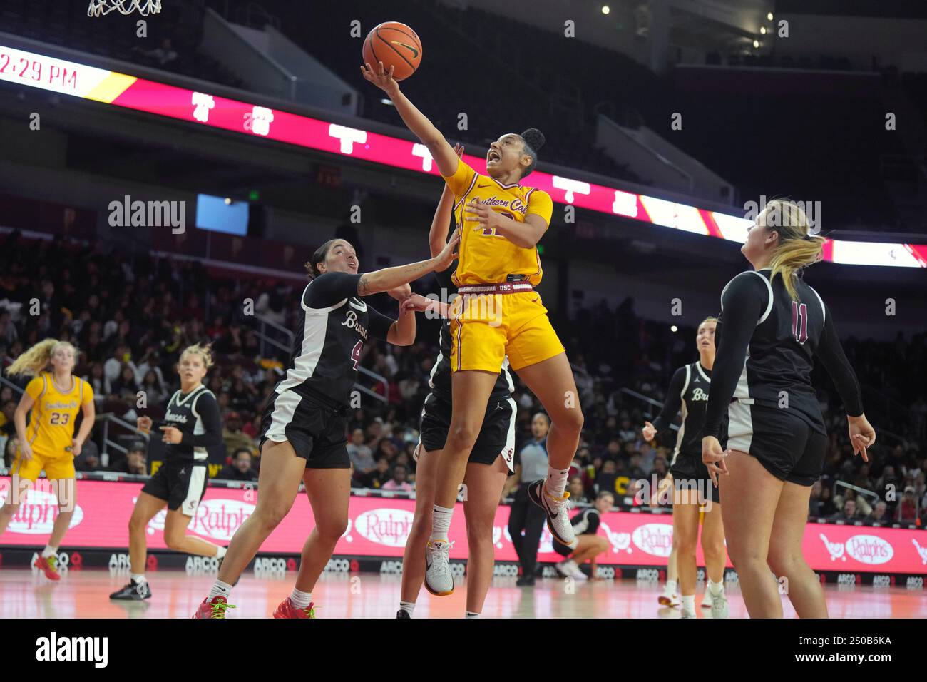 Southern California Trojans guard Kennedy Smith (11) shoots the ball ...