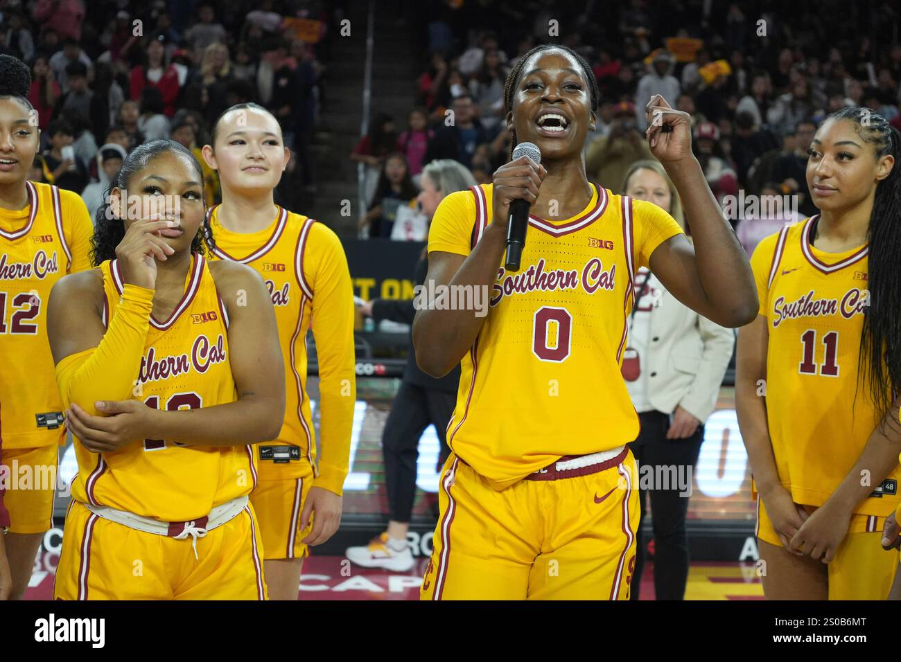 Southern California Trojans forward Vivian Iwuchukwu (0) speaks to the ...