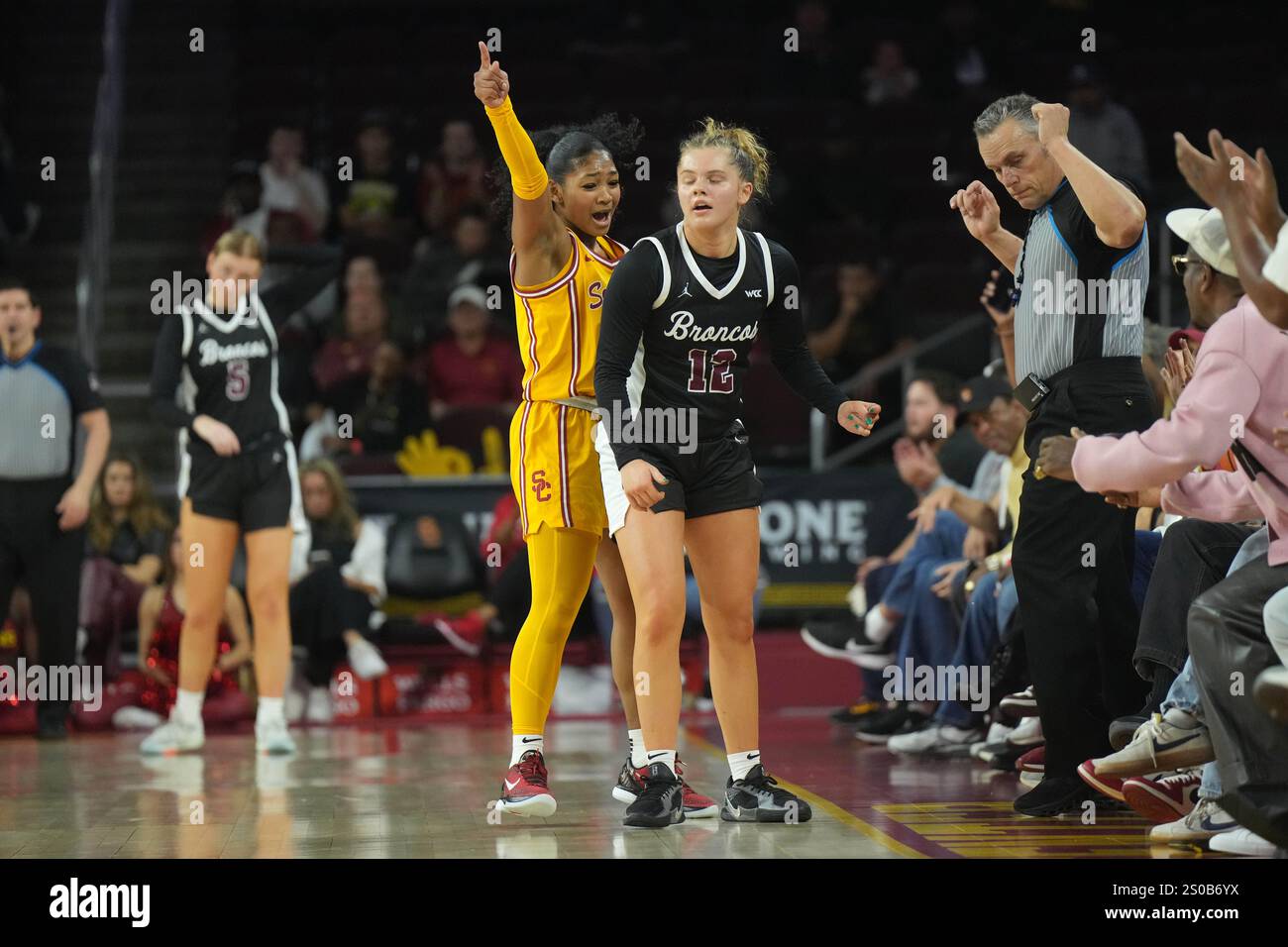 Southern California Trojans guard Malia Samuels (10) and Santa Clara ...
