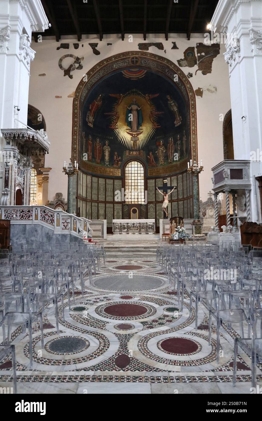 Salerno - Abside centrale del Duomo di San Matteo Stock Photo - Alamy