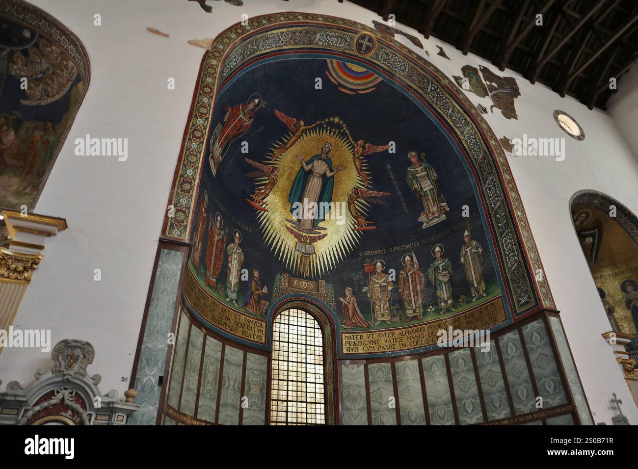 Salerno - Abside centrale del duomo Stock Photo - Alamy