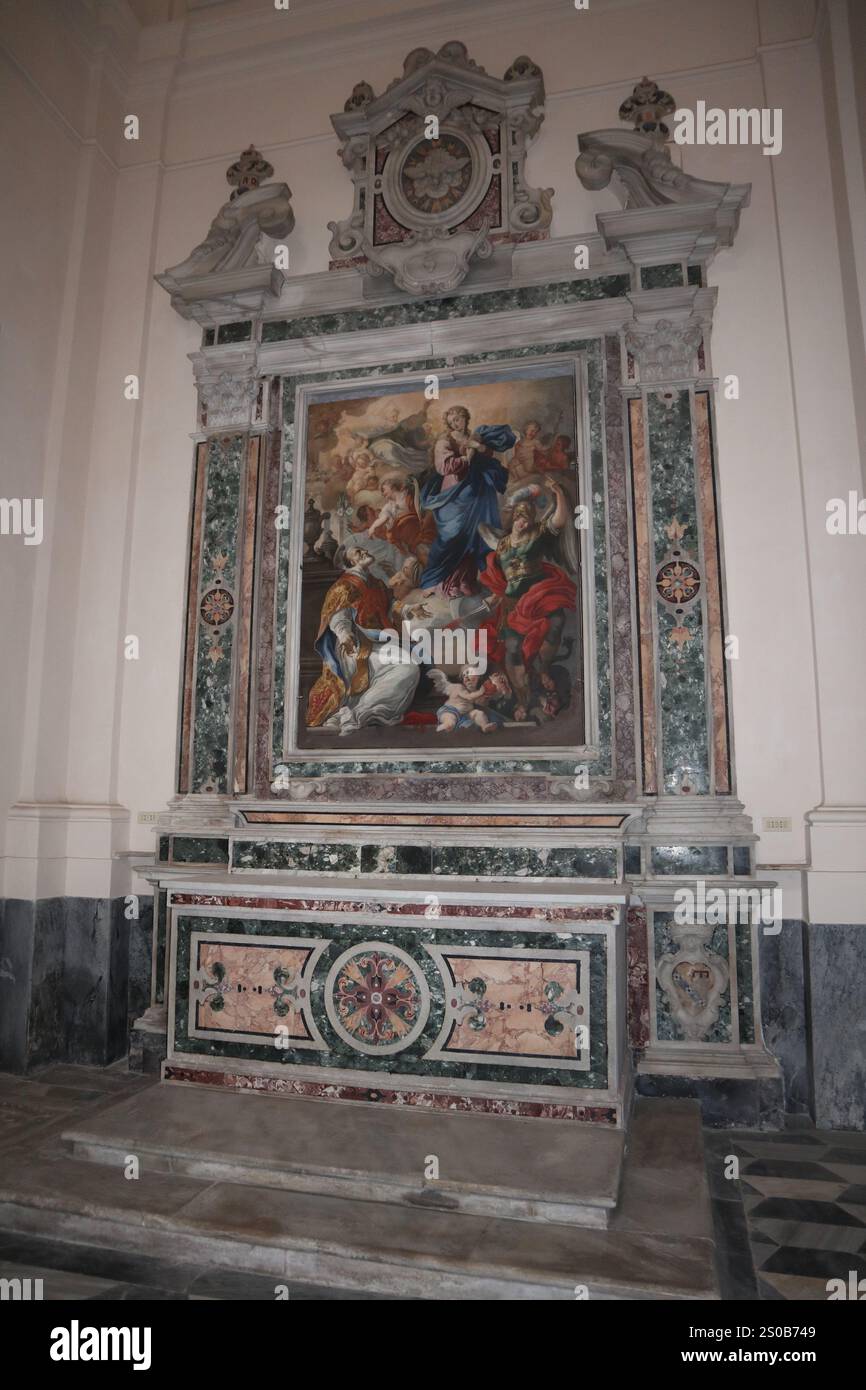 Salerno - Altare della Cappella Pinto nel Duomo di San Matteo Stock ...