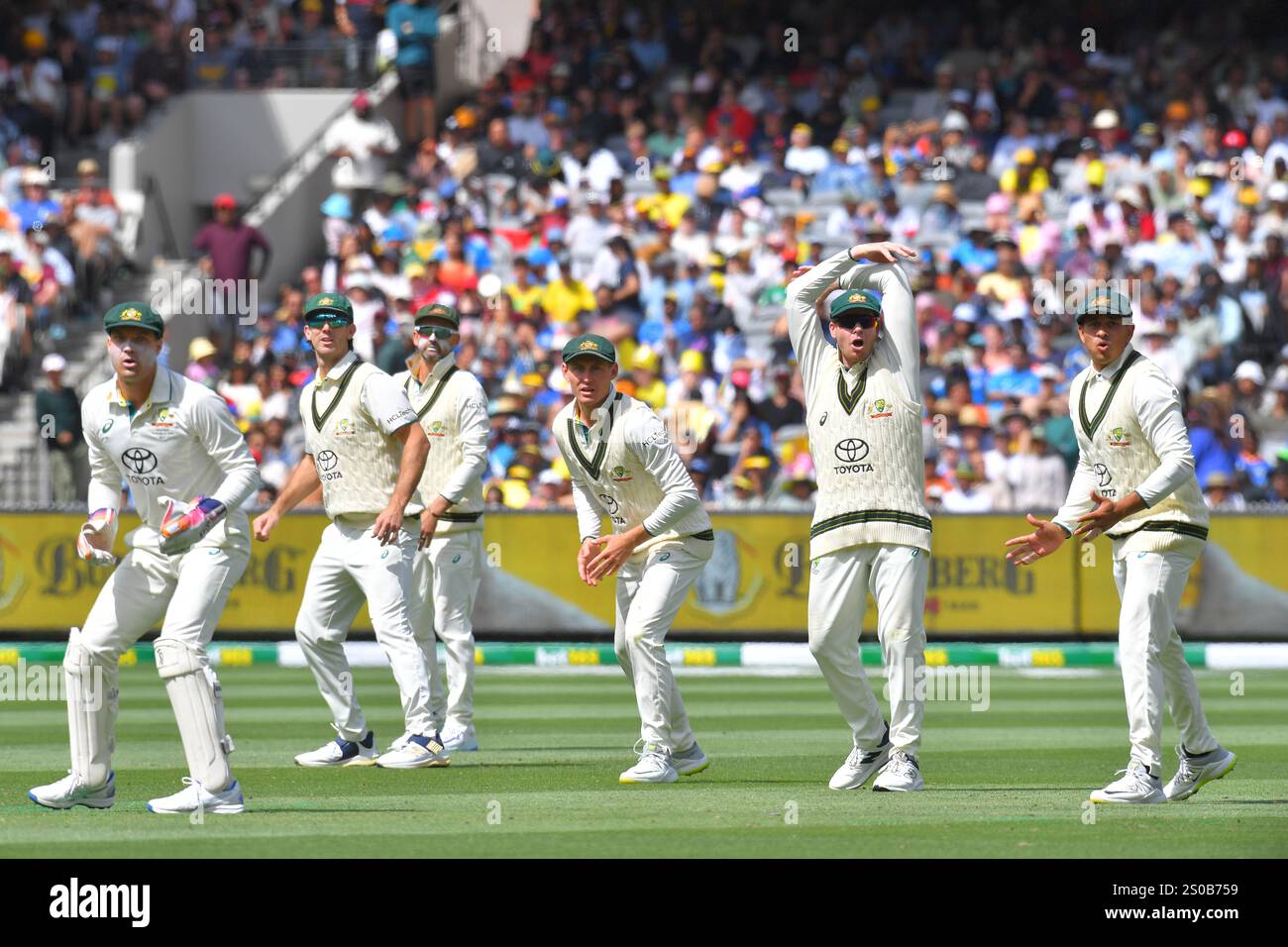 MELBOURNE AUSTRALIA. 27th Dec 2024. Fielders of the Australian Cricket ...