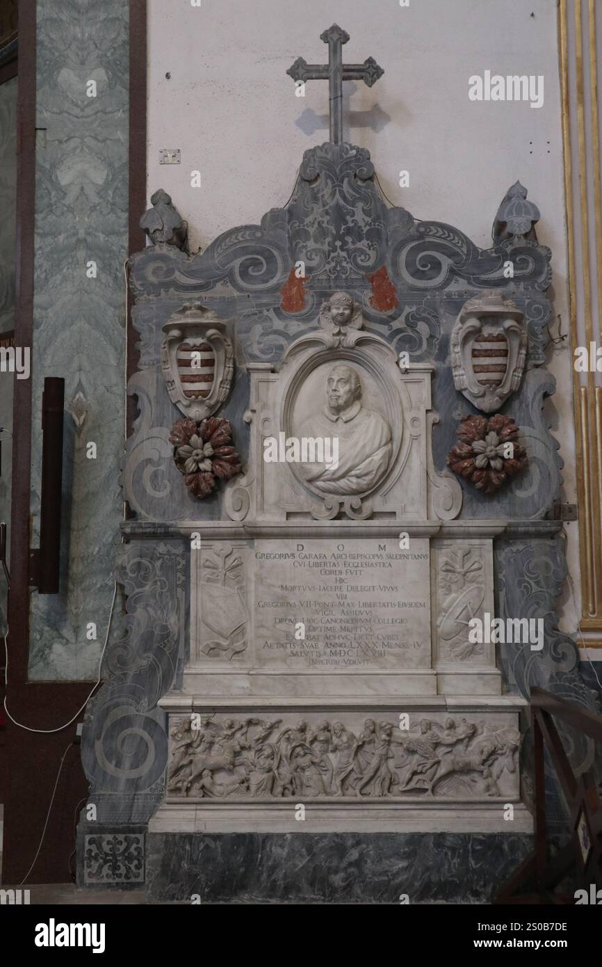 Salerno - Monumento funebre di Gregorio Carafa nel duomo Stock Photo ...