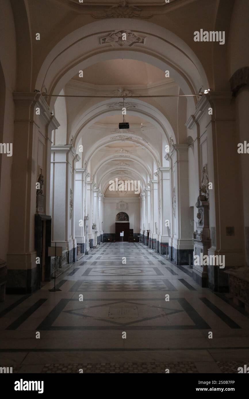 Salerno - Navata destra del duomo Stock Photo - Alamy