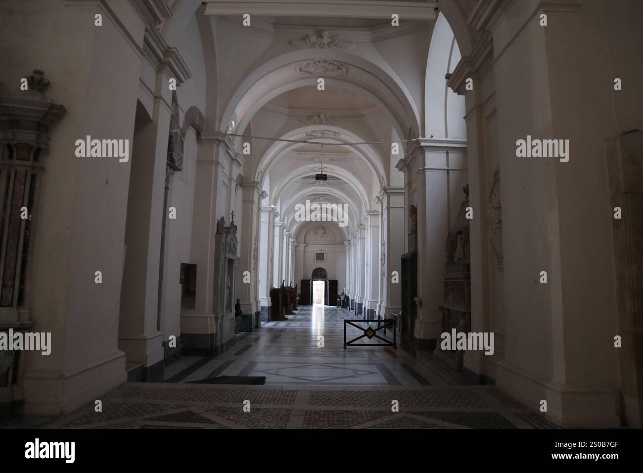 Salerno - Navata sinistra della cattedrale Stock Photo - Alamy