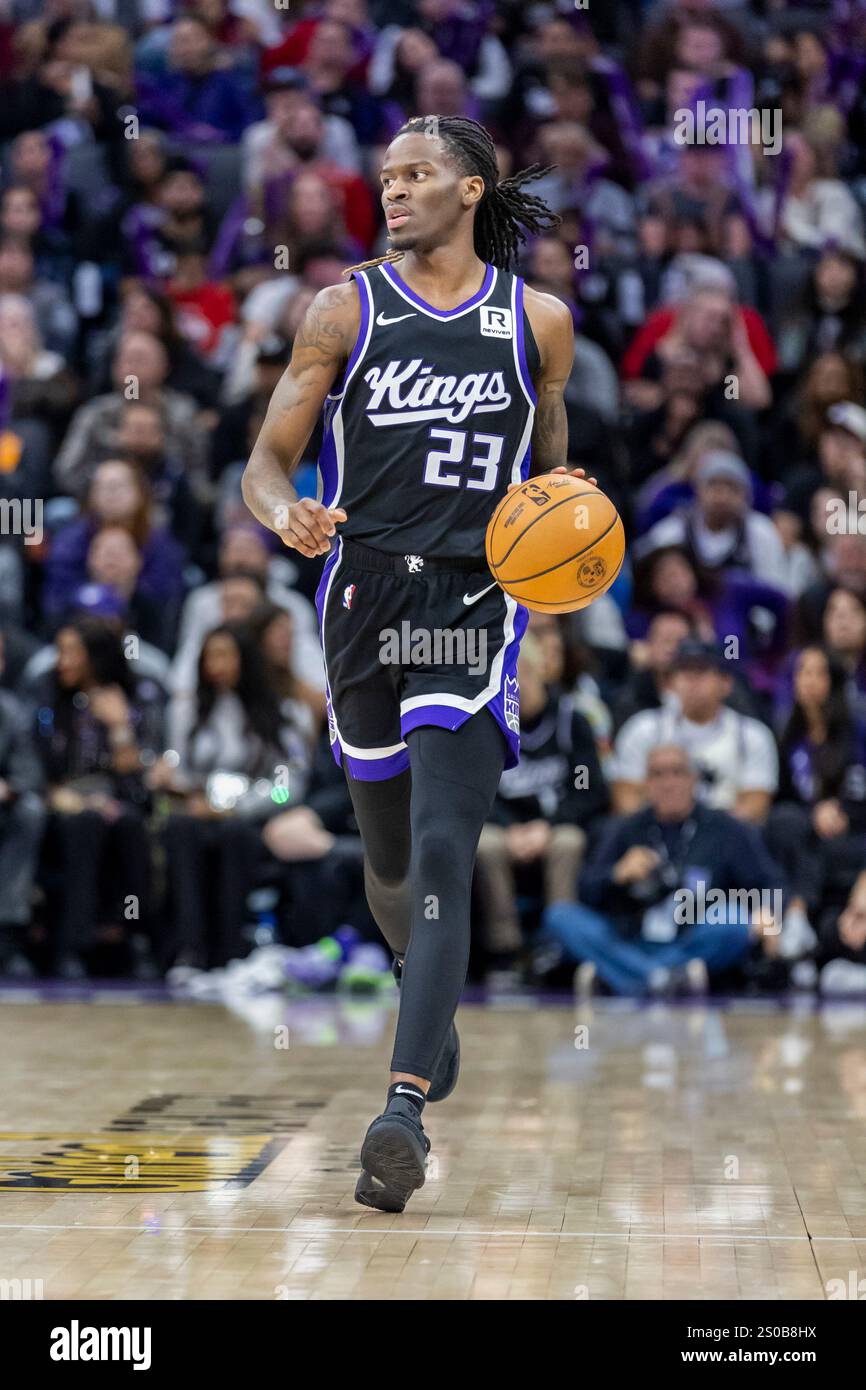 Sacramento Kings guard Keon Ellis dribbles upcourt during the second ...