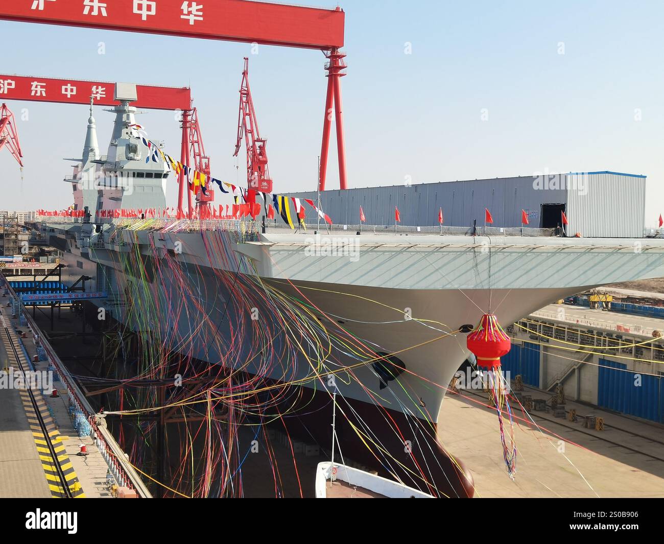 Type 076 ship china hi-res stock photography and images - Alamy