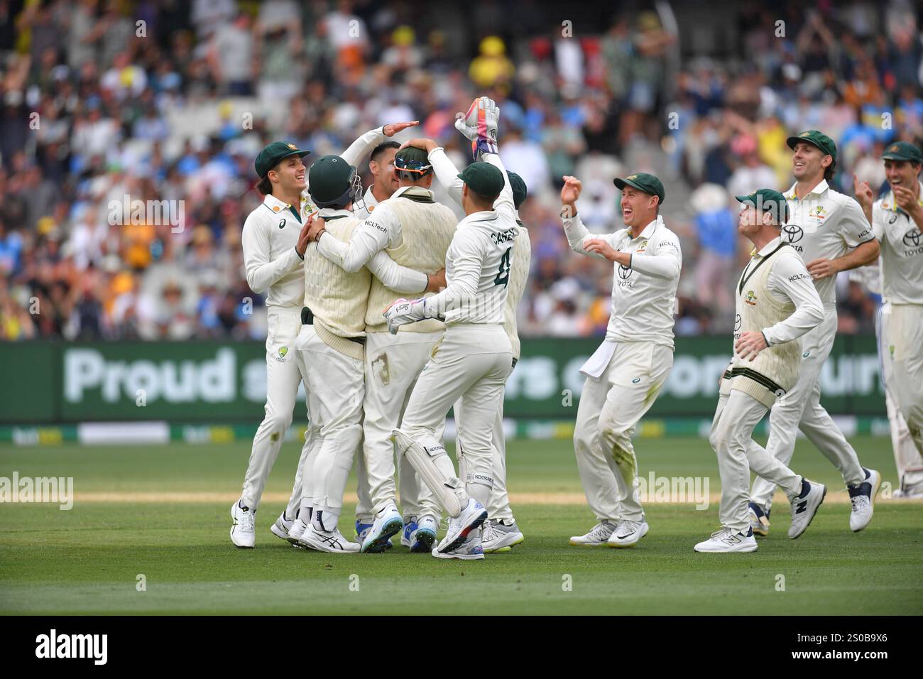 MELBOURNE AUSTRALIA. 27th Dec 2024. Australia celebrates after Nathan ...