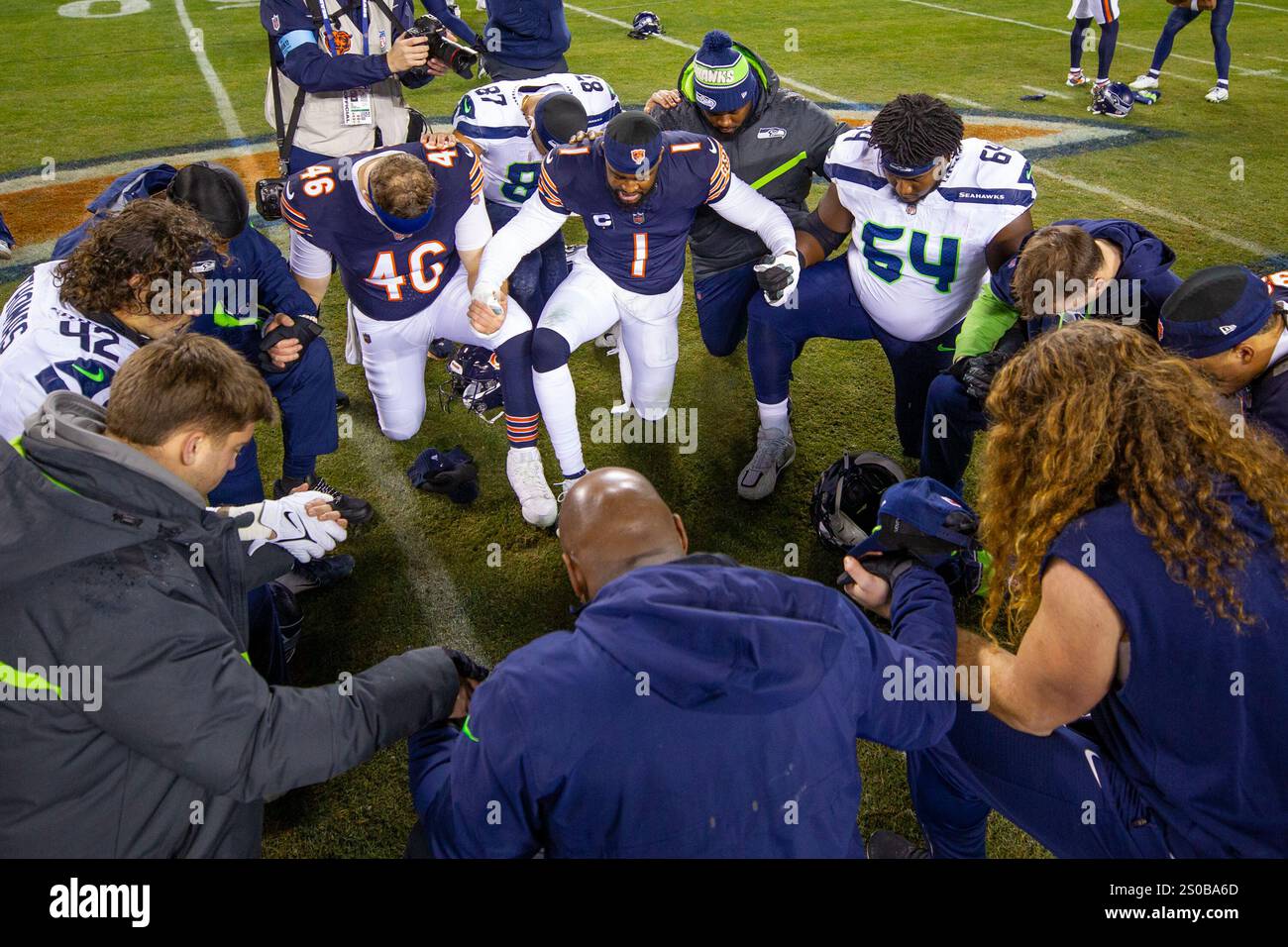 Chicago Bears Jaylon Johnson (1) and Seattle Seahawks Christian Haynes ...