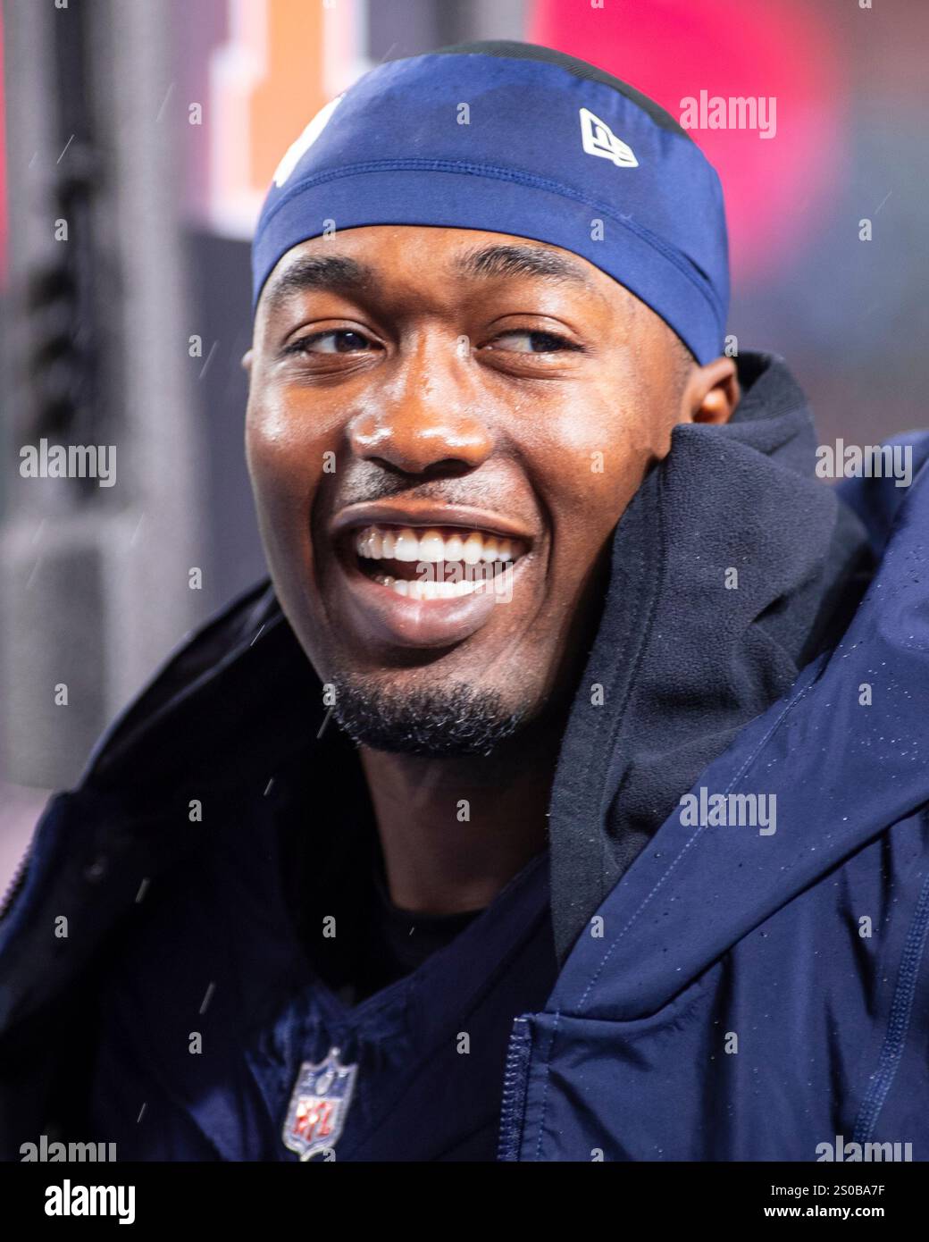 Chicago Bears Dominique Robinson (90) takes a break during an NFL ...