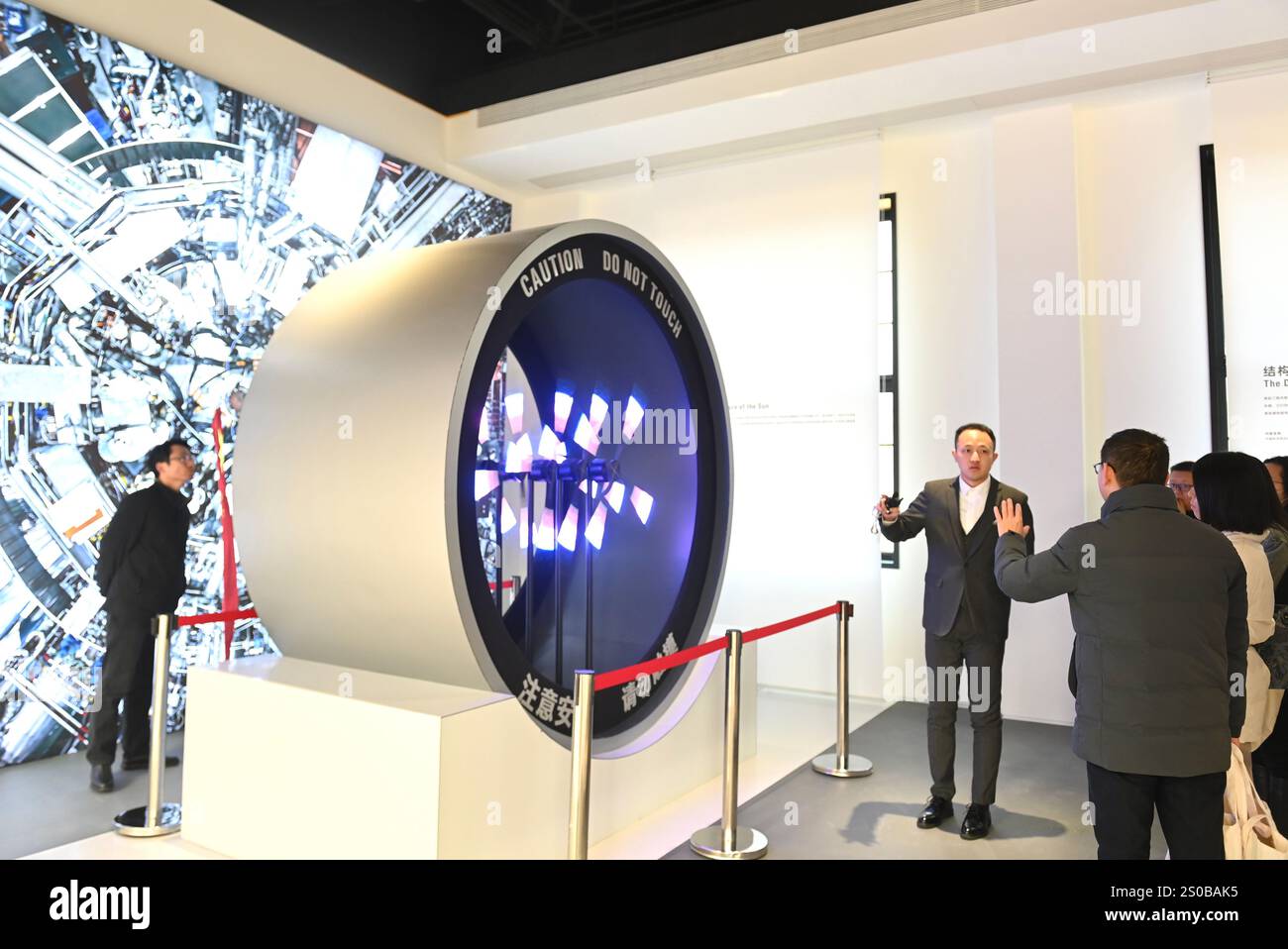 Visitors learn about the artificial solar device in the Hefei Modern ...
