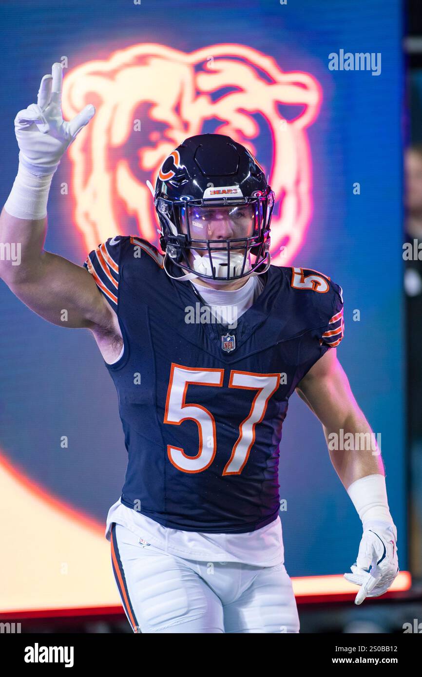 Chicago Bears Jack Sanborn (57) runs on to the field before an NFL ...