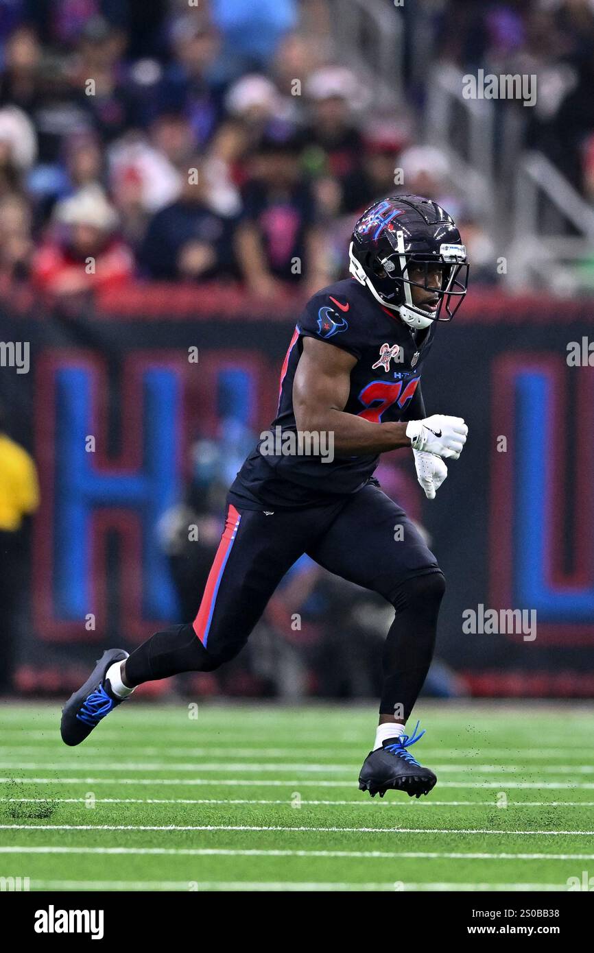 Houston Texans cornerback D'Angelo Ross (37) runs cornerback Nate ...