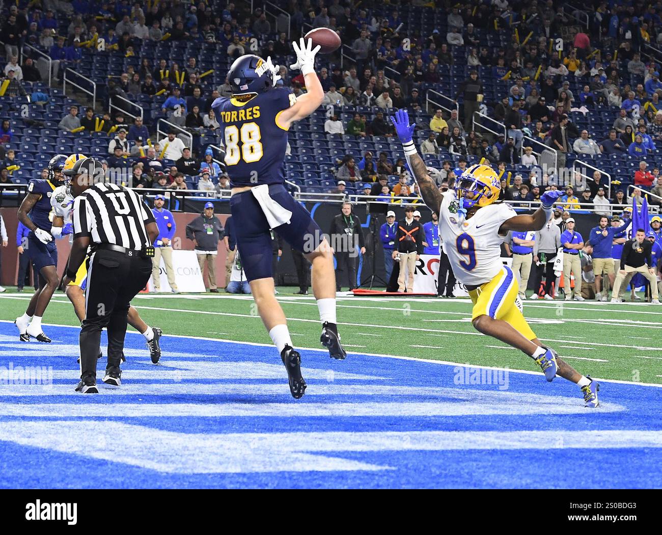 Detroit, Michigan, USA. 26th Dec, 2024. Toledo receiver ANTHONY TORRES ...