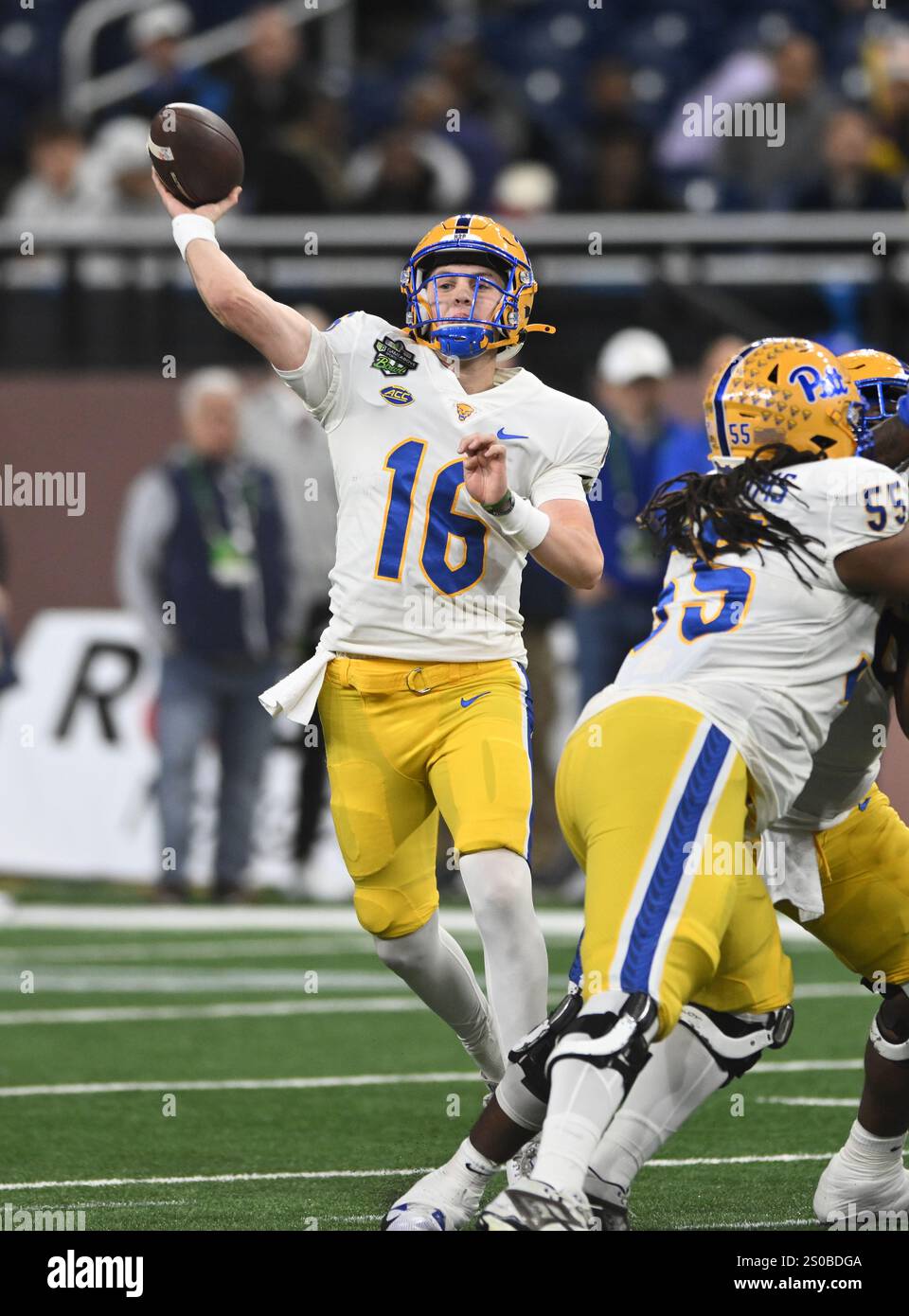 Detroit, Michigan, USA. 27th Dec, 2024. Pittsburgh Quarterback DAVID ...