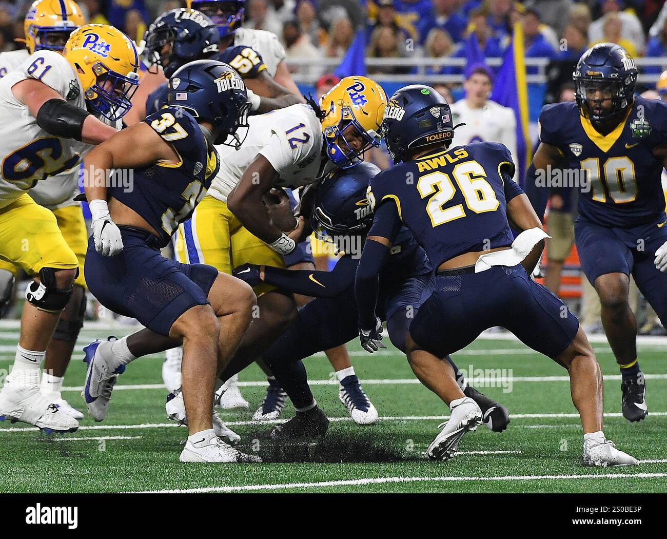Detroit, Michigan, USA. 26th Dec, 2024. Pittsburgh Quarterback JULIAN ...