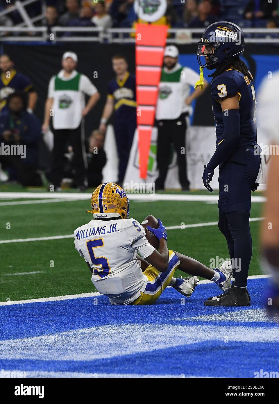 Detroit, Michigan, USA. 26th Dec, 2024. Pittsburgh Wide Receiver RAPHAEL WILLIAMS JR #5 catches ...