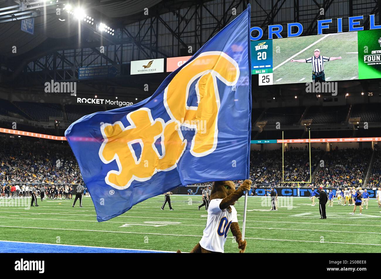Detroit, Michigan, USA. 26th Dec, 2024. Pitt Mascot runs with the flag ...