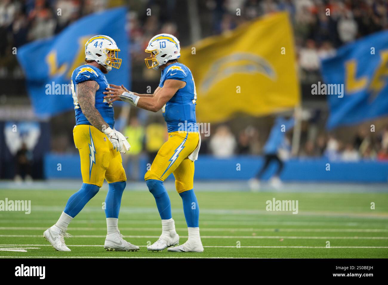 Los Angeles Chargers quarterback Justin Herbert (10) and defensive ...