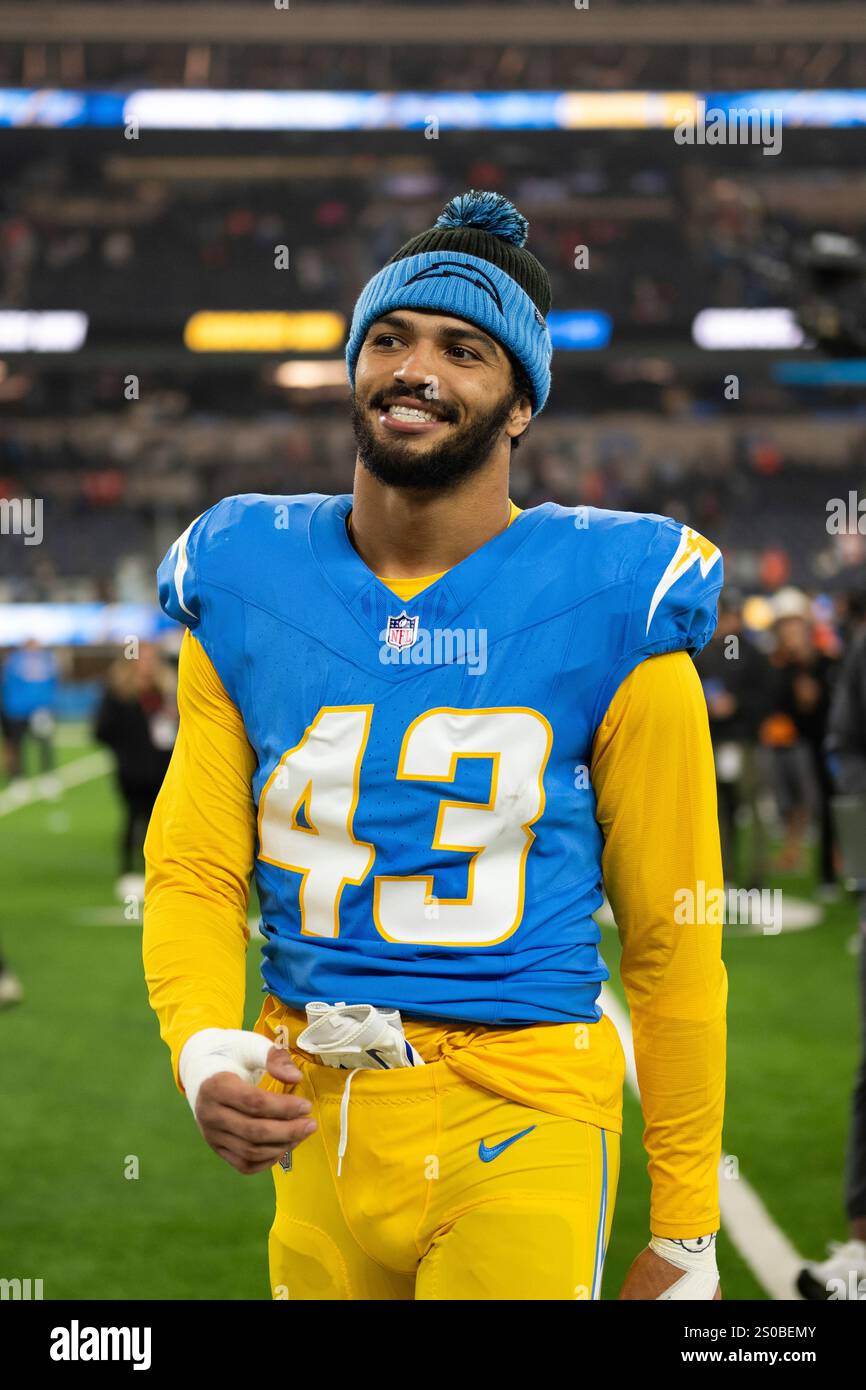 Los Angeles Chargers linebacker Troy Dye (43) walks back to the locker ...