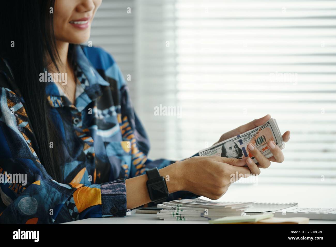 Asian Female Bank Worker Counting Money Stock Photo - Alamy