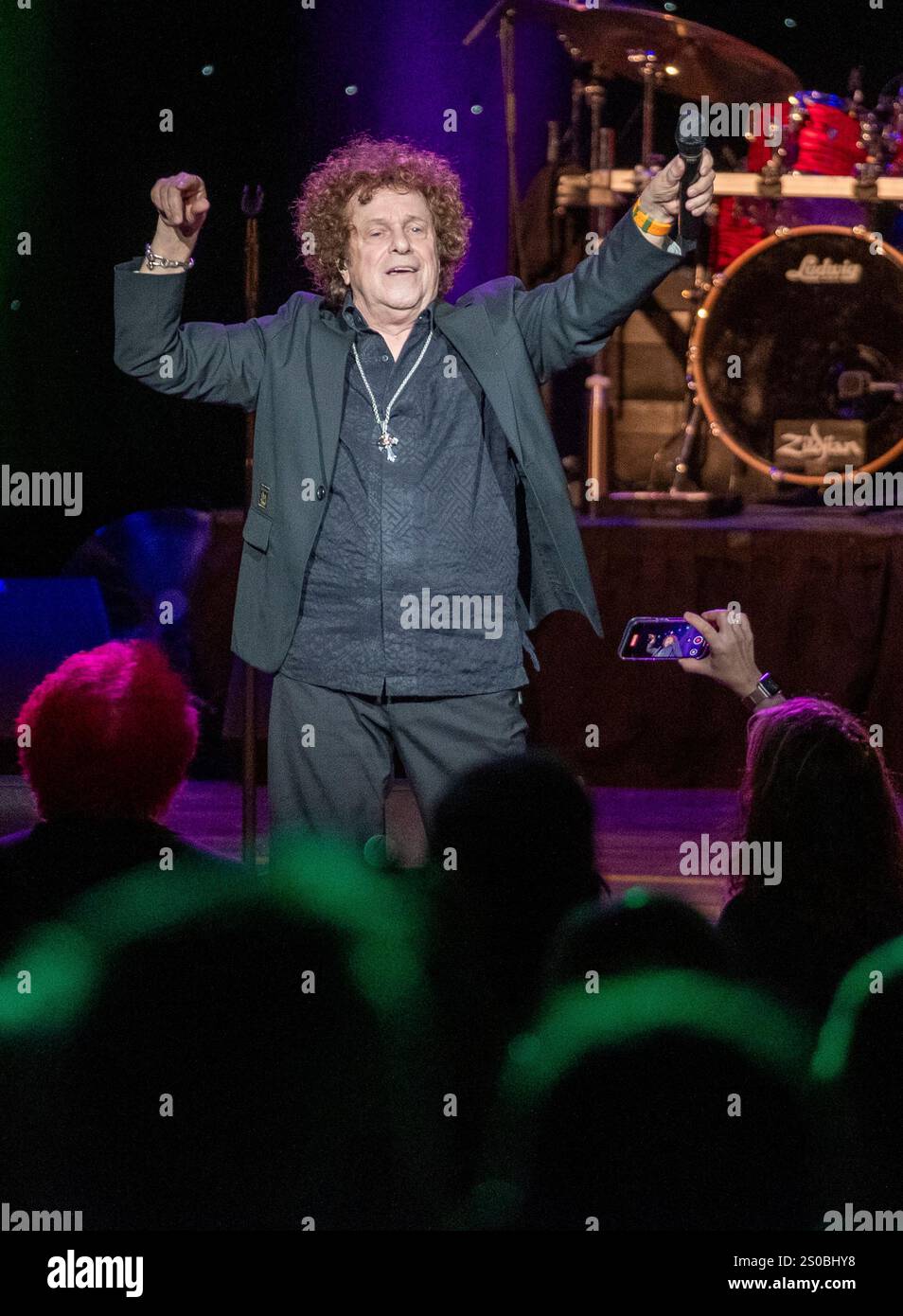 leo sayer performing at the Bournemouth Pavilion Theatre 04/10/24 Stock ...