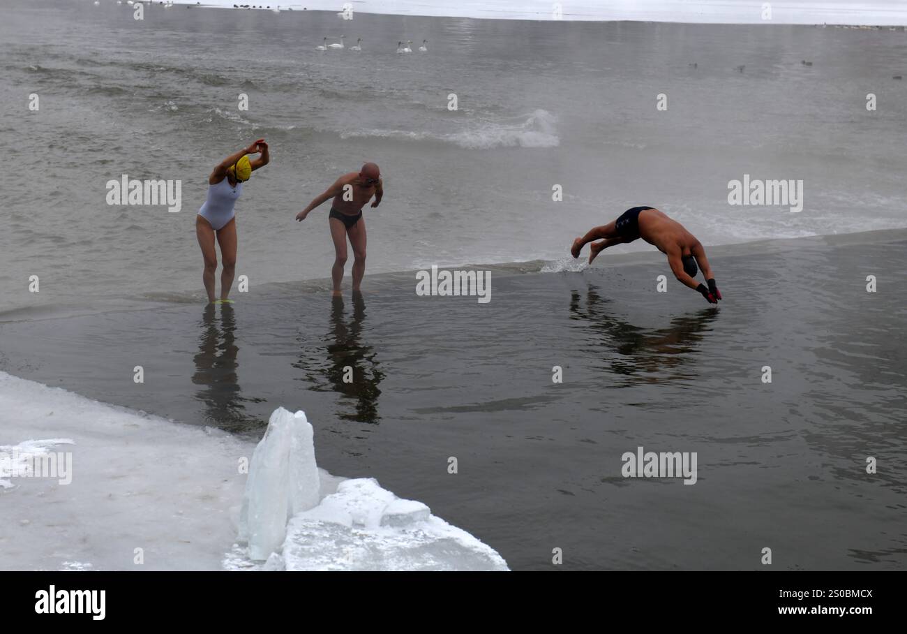 Winter swimming enthusiasts swim in the icy water in Korla City ...
