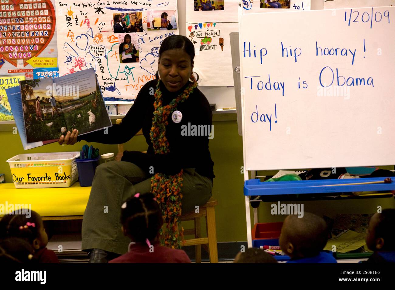 A school director on Chicago's south side reads to kindergarten and ...