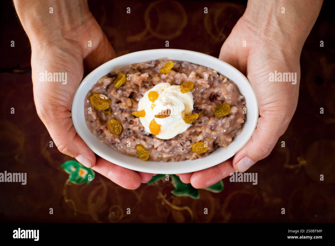 Hands holding bread pudding dessert Stock Photo - Alamy