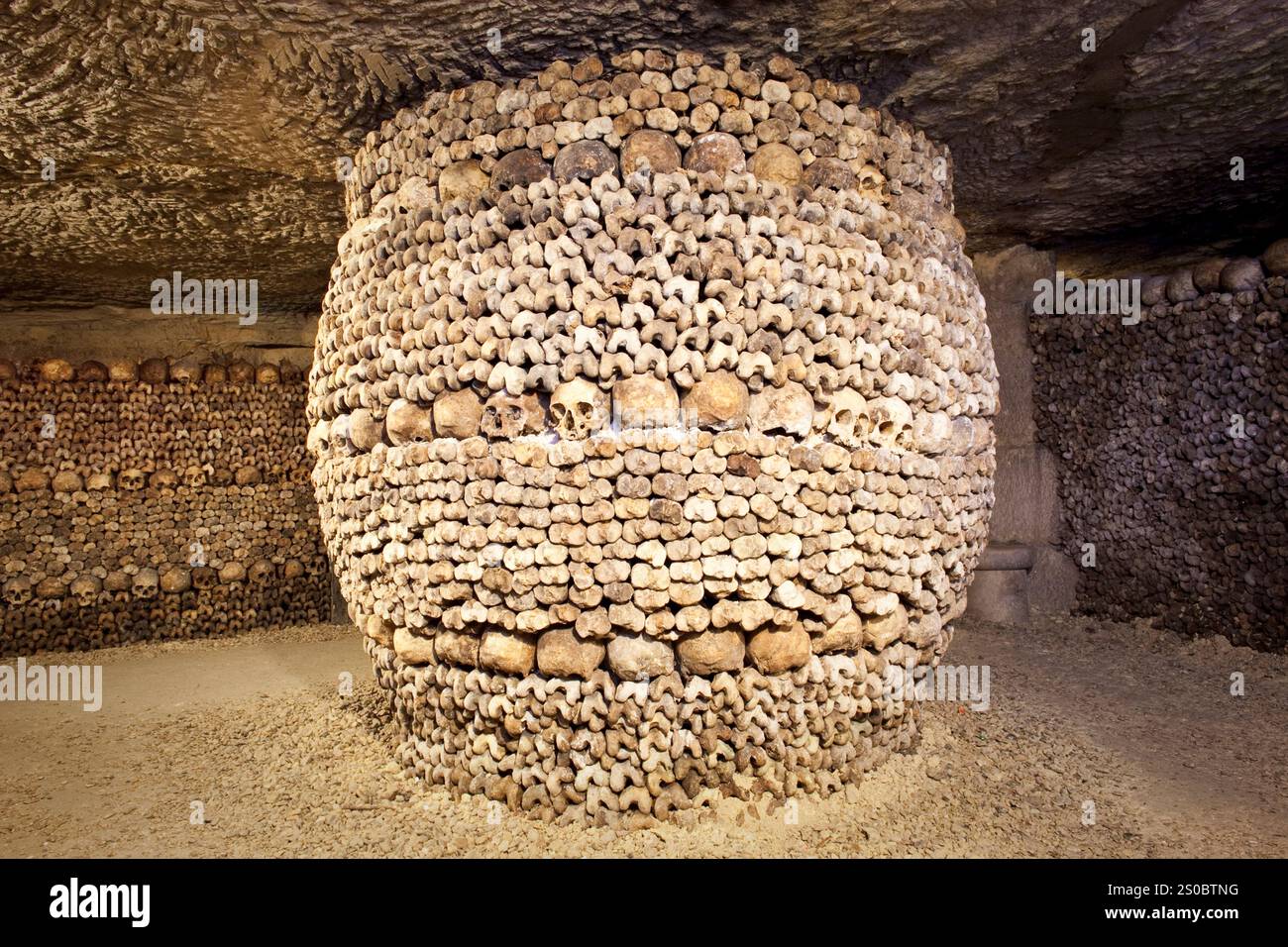 Skulls in the Catacombs of Paris, France Stock Photo - Alamy