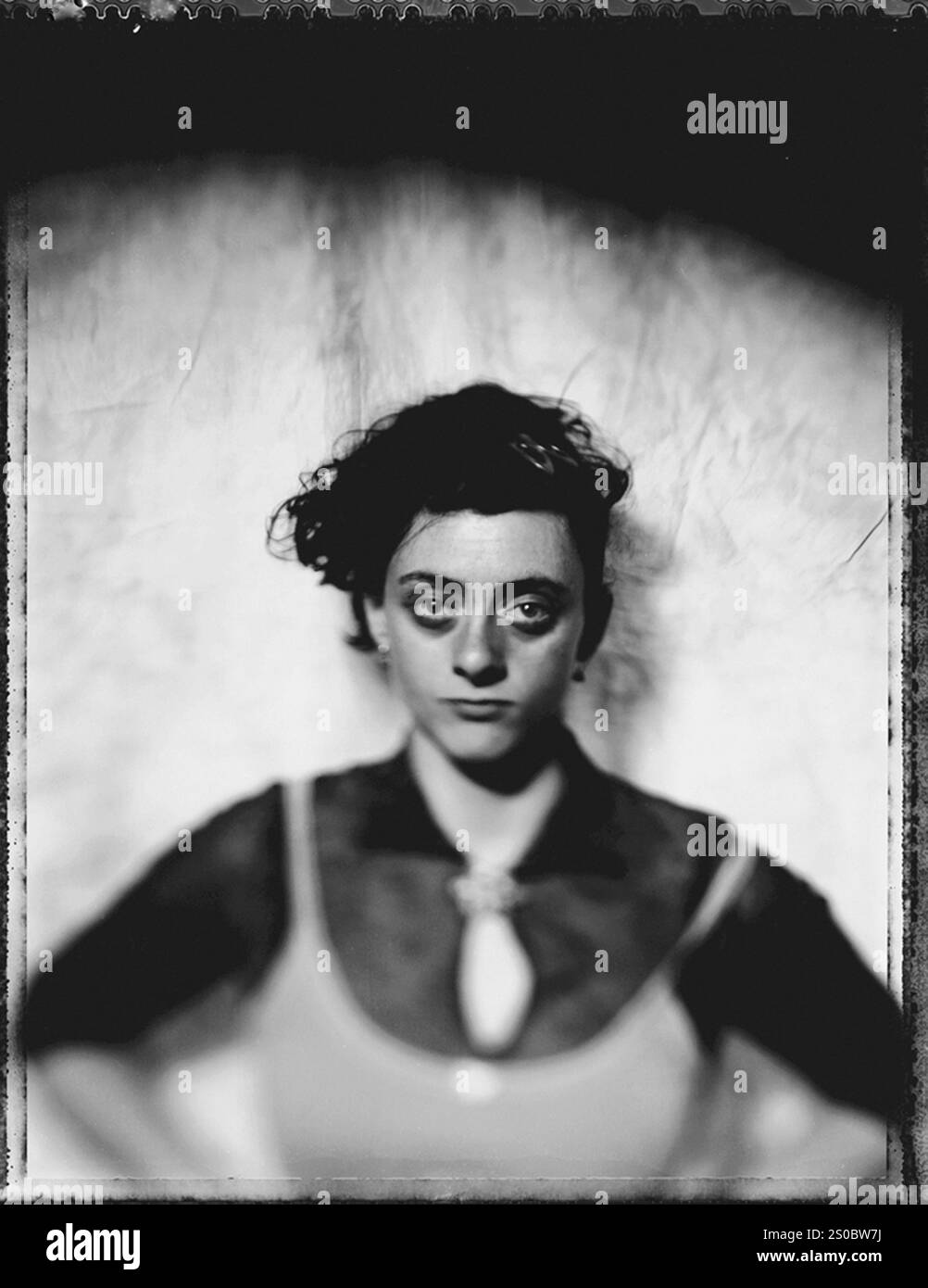 Antiquated portrait of a young woman in black & white Stock Photo - Alamy