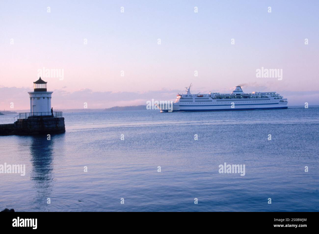 Cruise ship passing lighthouse Stock Photo - Alamy