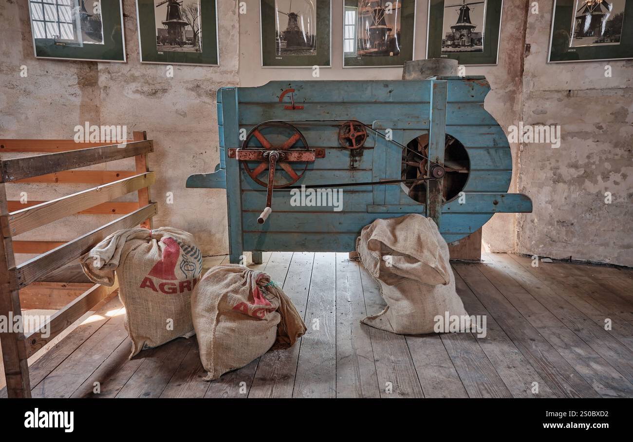 Traditional winnowing hi-res stock photography and images - Alamy