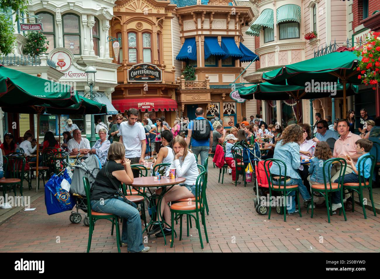 Chessy, France, Theme Parks, Large Crowd People, Family Tourists ...