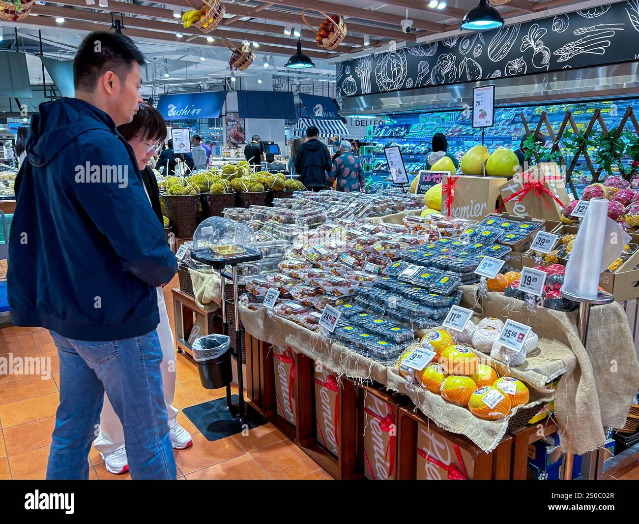 Shanghai, China, Group People, Shopping inside Modern Large Chinese ...