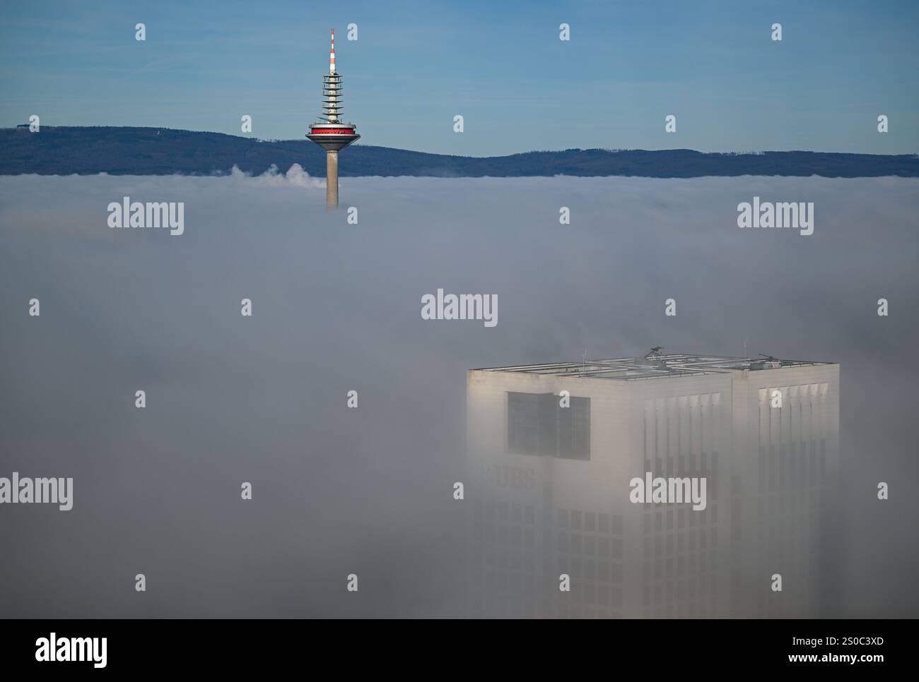 27 December 2024, Hesse, Frankfurt/Main: A low-lying cloud layer, also ...