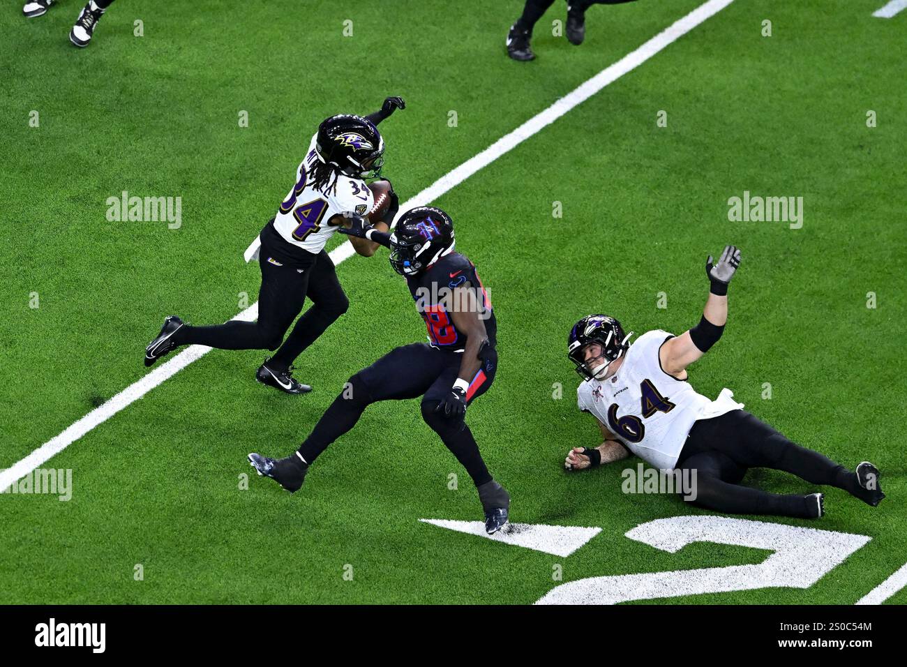 Baltimore Ravens running back Keaton Mitchell (34) runs the ball during ...