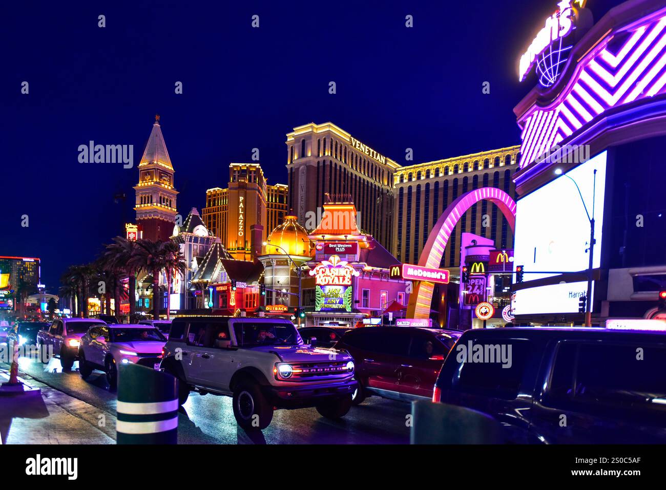 Neon las vegas strip hi-res stock photography and images - Alamy