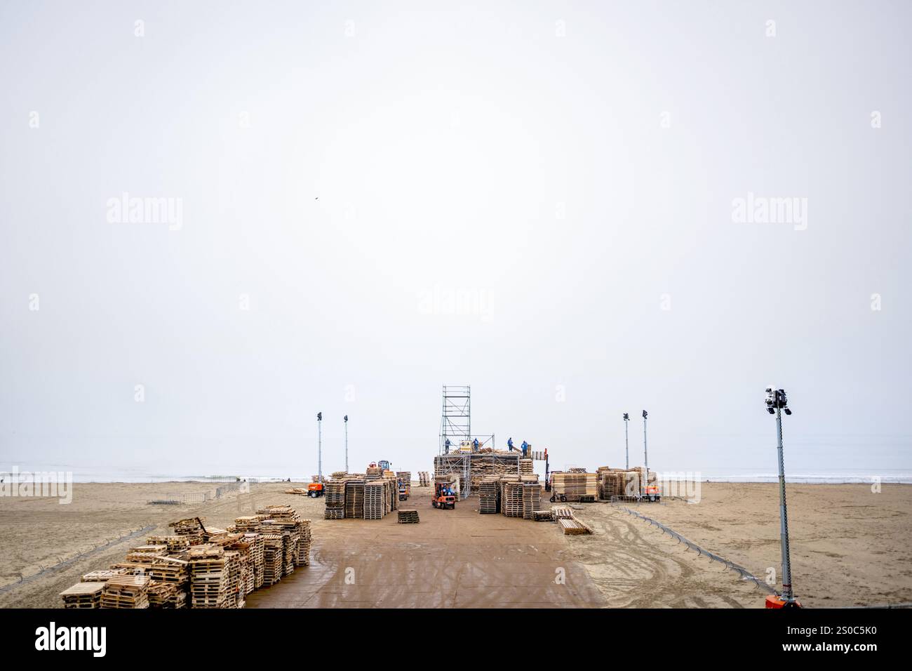 SCHEVENINGEN - Construction of the bonfire pile site on Scheveningen's ...