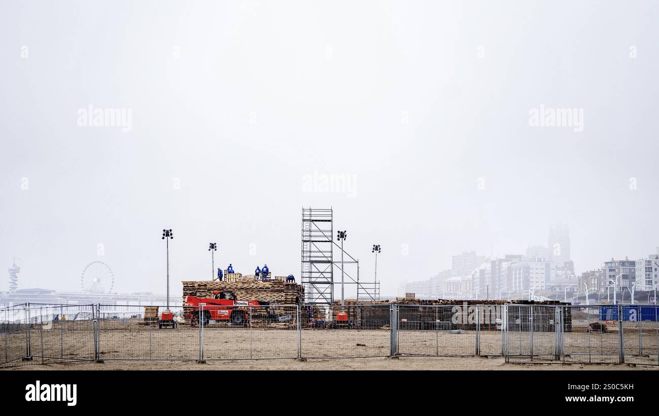 SCHEVENINGEN - Construction of the bonfire pile site on Scheveningen's ...