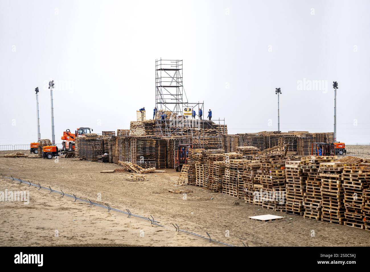 SCHEVENINGEN - Construction of the bonfire pile site on Scheveningen's ...